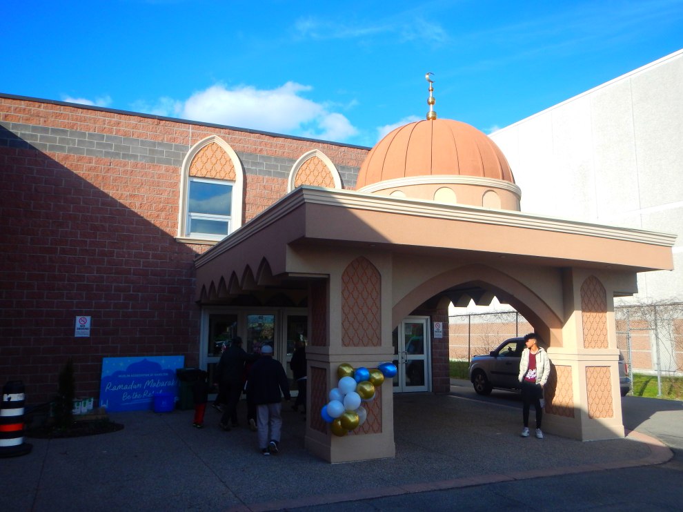 Day 15 – Asr Prayer – Drive-Thru Iftar – MAH – Muslim Association of ...