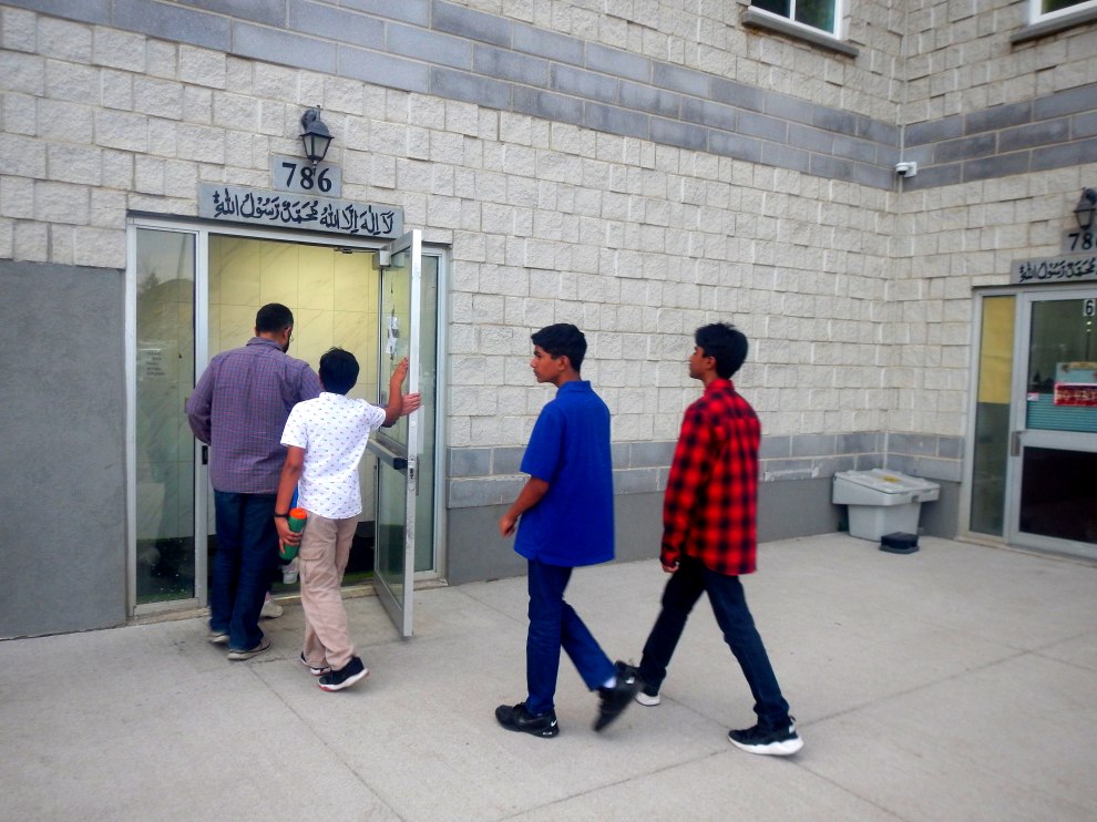 Day 24 – Iftar – Jamiat-Ul-Ansar of Brampton – Great Lakes Masjid – 291 ...